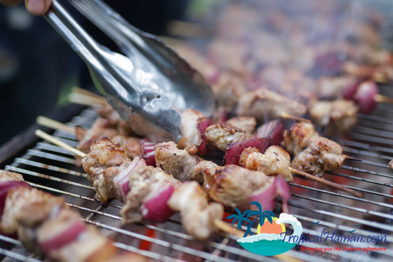 Discover the Haikou countryside by bicycle on Hainan Island ...