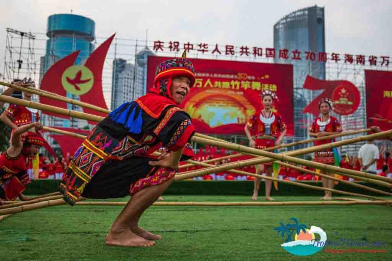 10,000 Bamboo Dancers Celebrate Across Hainan
