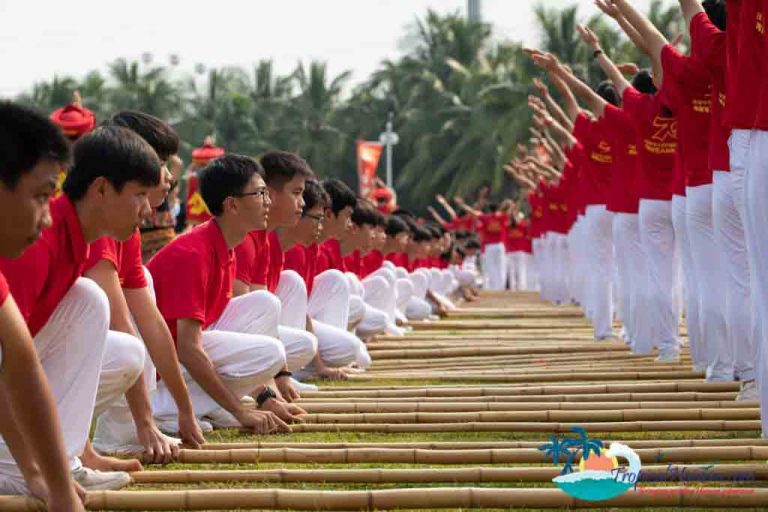 10,000 Bamboo Dancers Celebrate Across Hainan