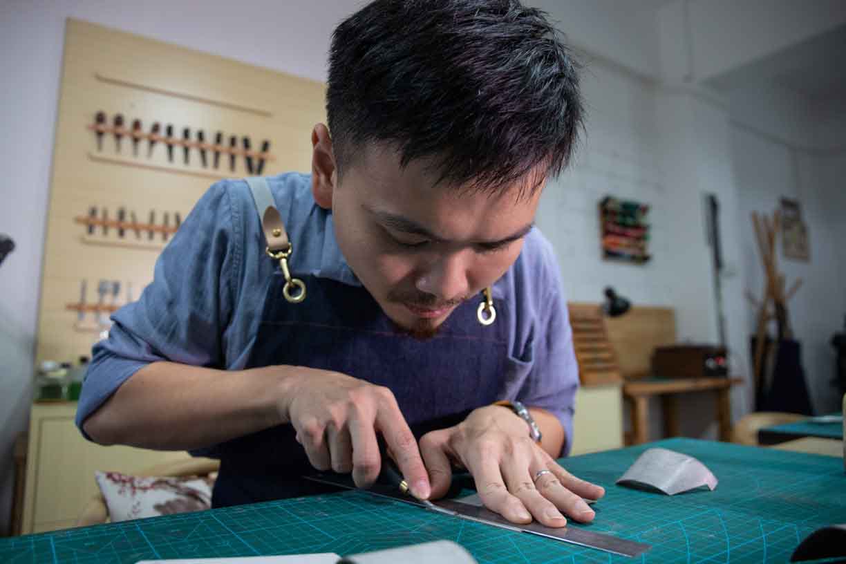 West Fish leather crafting in Haikou - TropicalHainan.com