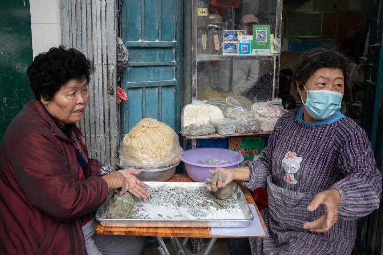 Life along Bo'ai road - The street that has everything - TropicalHainan.com