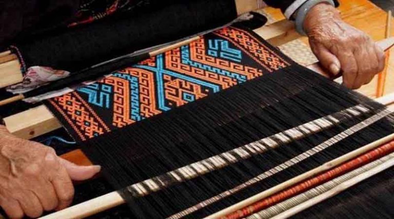 Beautiful craftwork representing the characteristics of Hainan and its ...