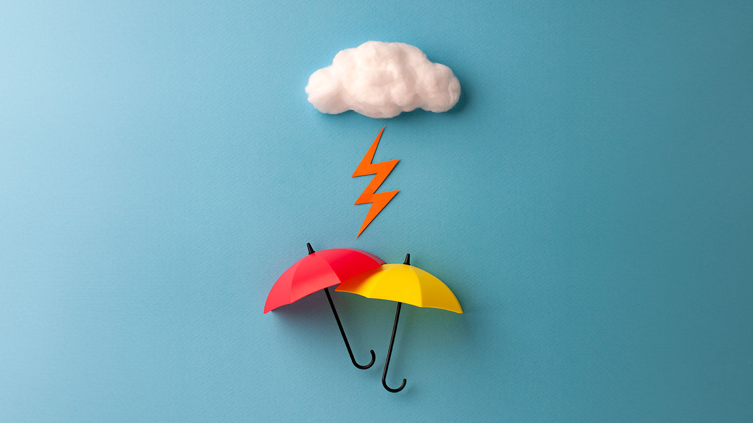 Haikou Weather Alert: Lightning and High Temperature Warnings Issued