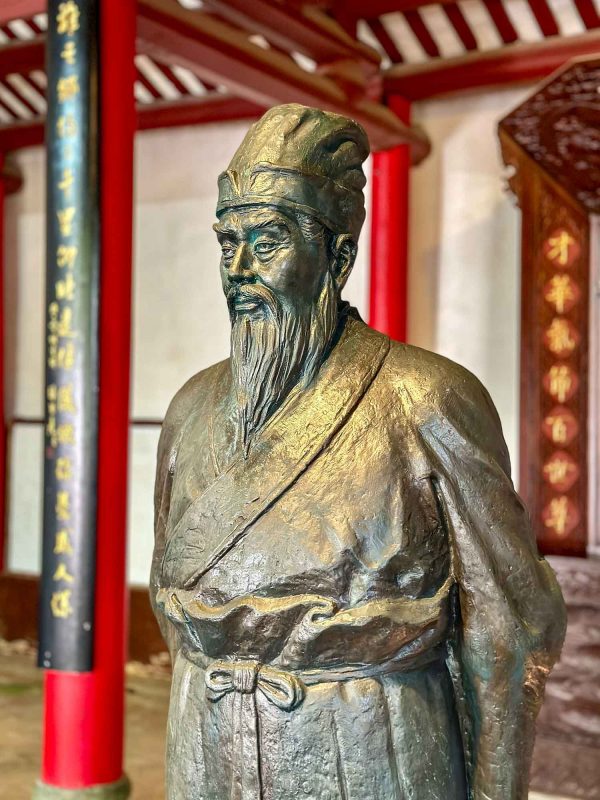 Discover the Five Officials Temple: Haikou’s Historical and Cultural Gem