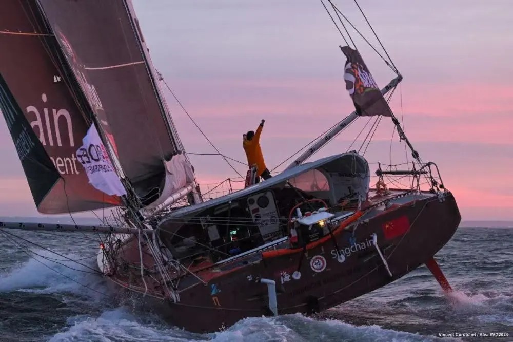 Xu Jingkun, One-Armed Captain, Completes Vendée Globe on "Haikou"